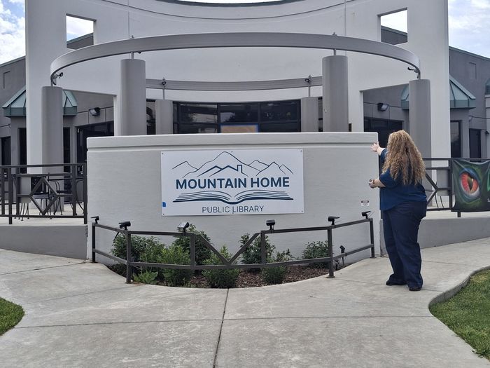 New Look for Mountain Home Public Library: Logo and Website ...