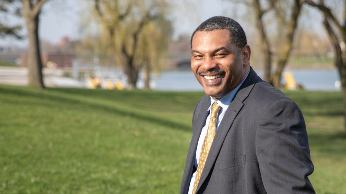 Former Cathedral standout, NFL player 'leading by example' i...