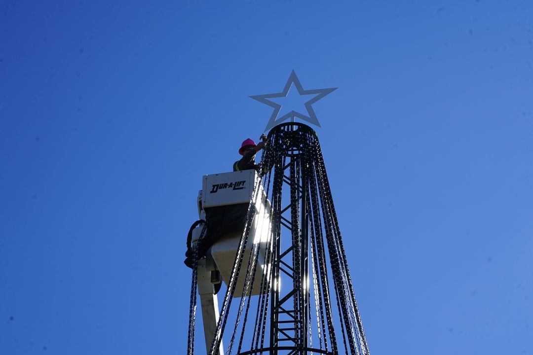 PHOTO GALLERY: New 50-foot LED Christmas tree going up on Vidalia Rive...