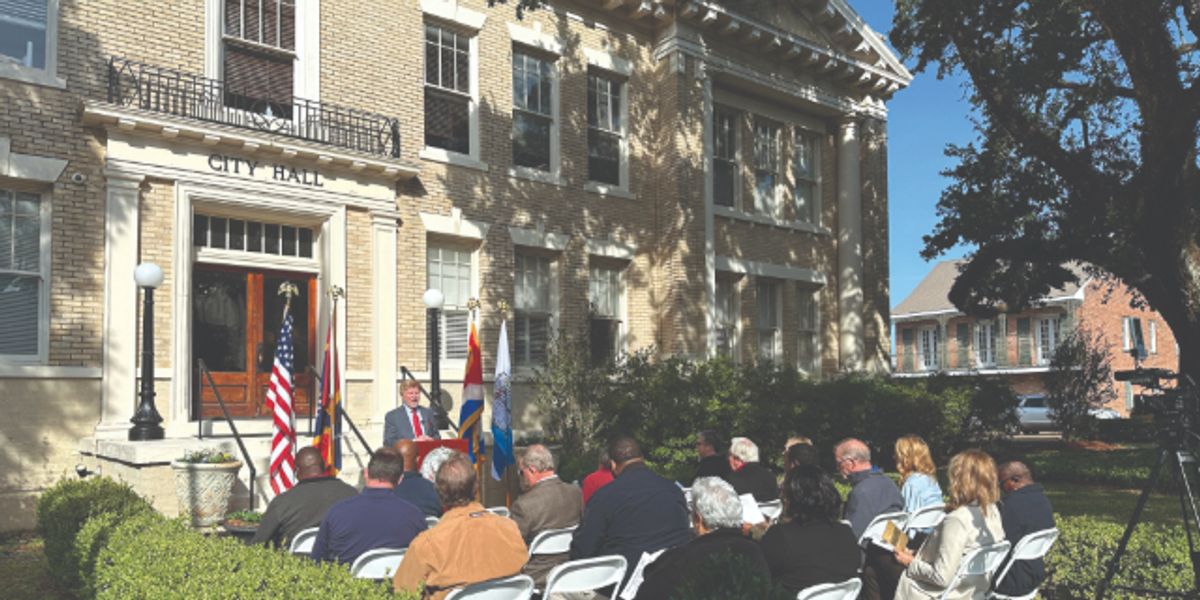 Mayor re-dedicates City Hall on its 100th birthday