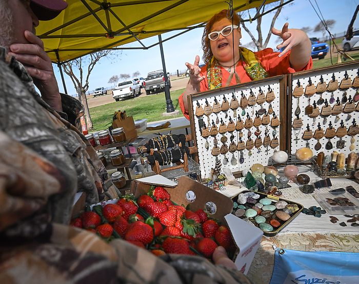 Promise of spring draws crowds to Natchez Farmers Market