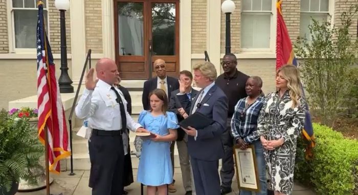 Lee Best sworn in a Natchez police chief