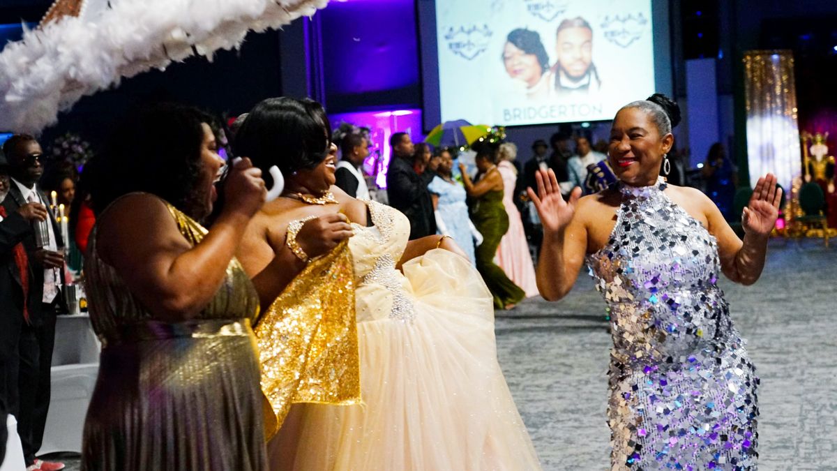 GALLERY: Krewe of Heart & Soul hosts romantic, somewhat scan...