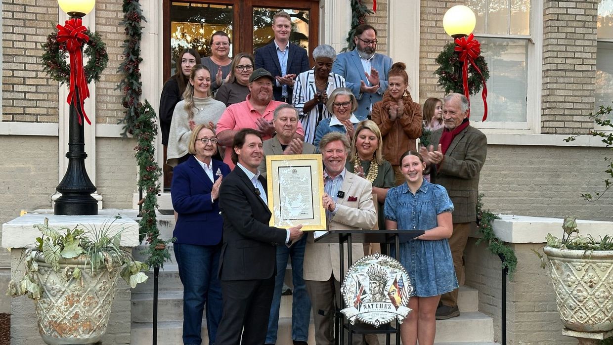 Mayor presents Key to City to marathoner Forrest Johnson