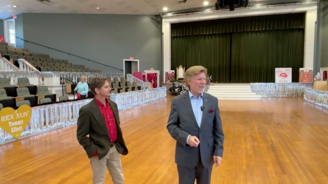 Mayor Dan Gibson cuts ribbon on $2 million Natchez city auditorium ren...