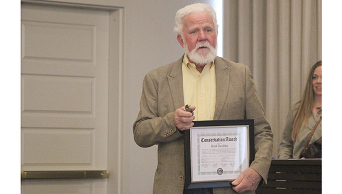Hank Burdine receives Conservationist award
