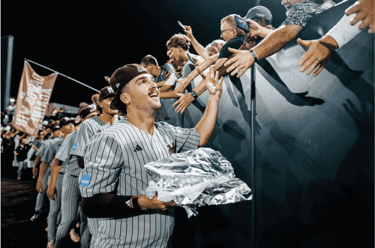 Diamond Dawgs reach super regional in dominating fashion