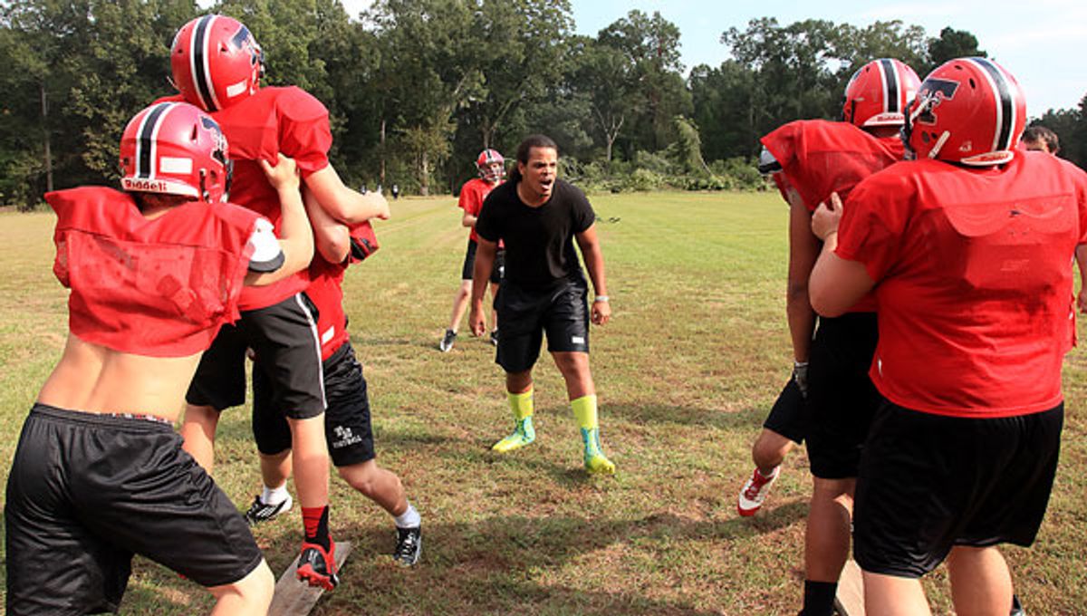 Calcote returns to Trinity to teach linemen the winning way