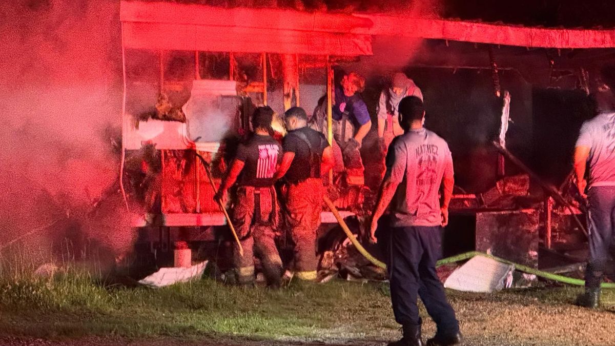 Video: Fire destroys trailer on Redd Loop Road