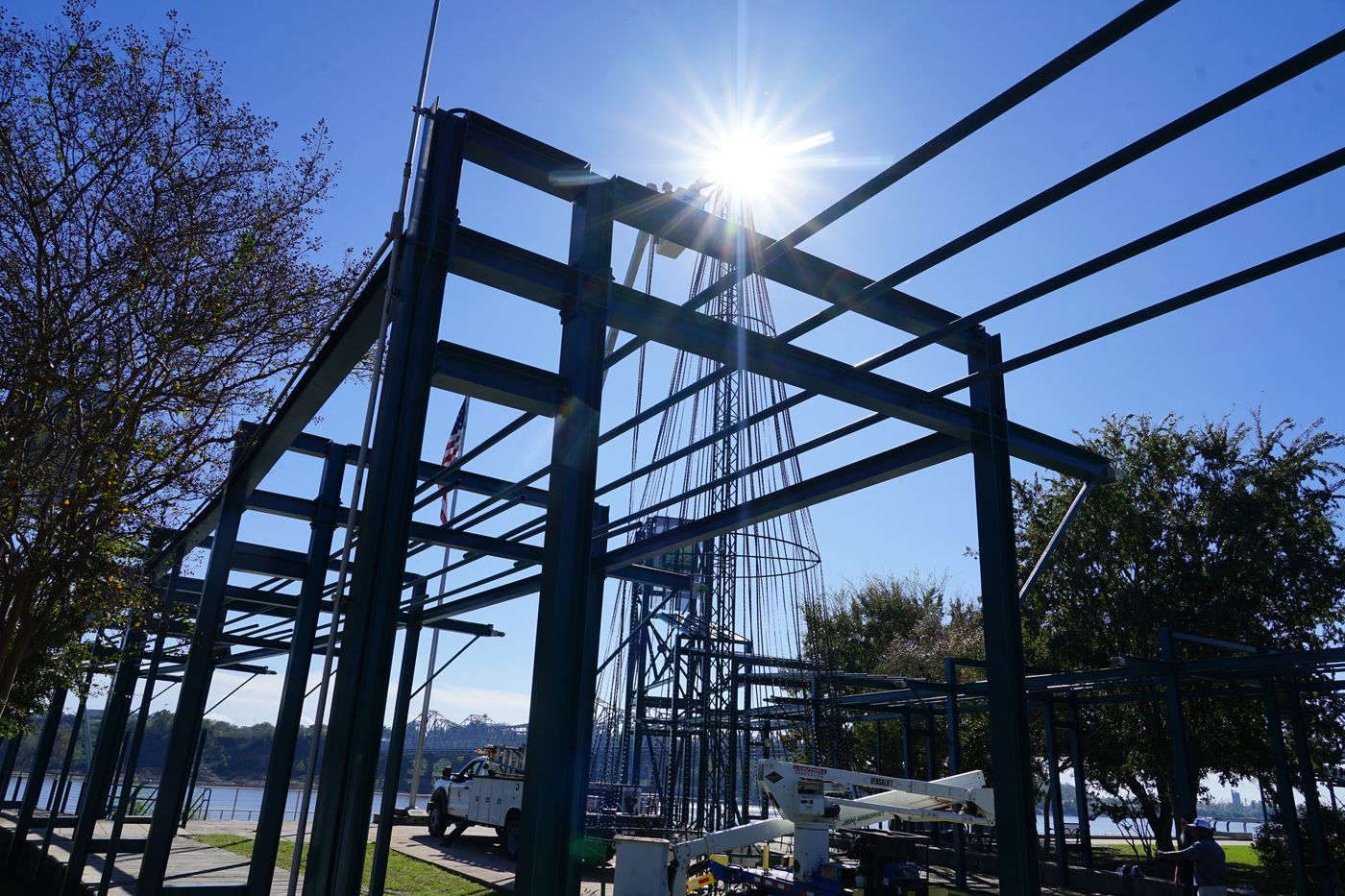 PHOTO GALLERY: New 50-foot LED Christmas tree going up on Vidalia Rive...