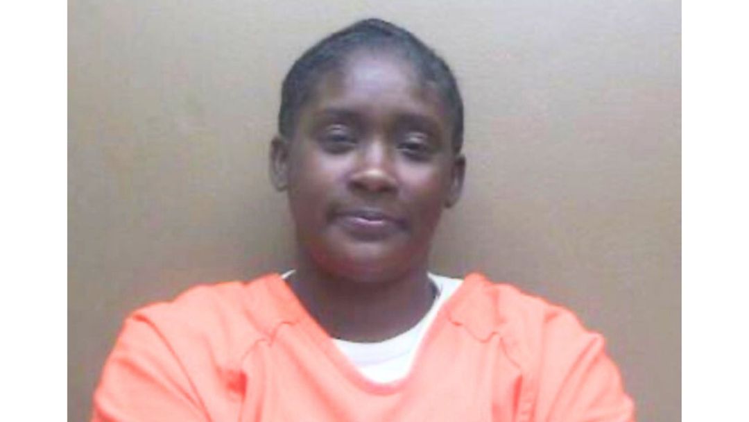 Alabama fugitive Latoya Denise Hill arrested in Adams County by licens...