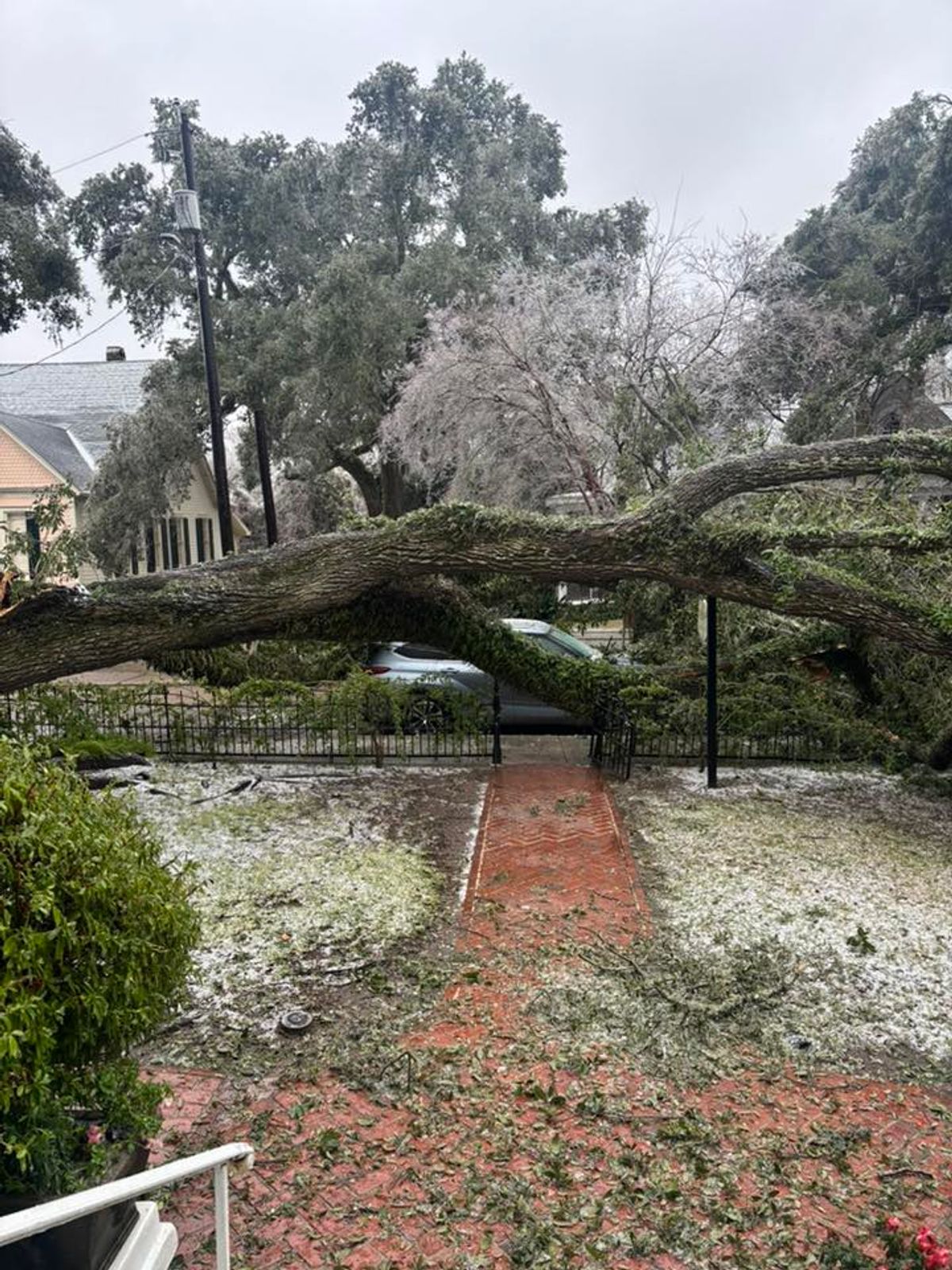 'Entergy is doing all they can': Mayor, sheriff address widespread sto...