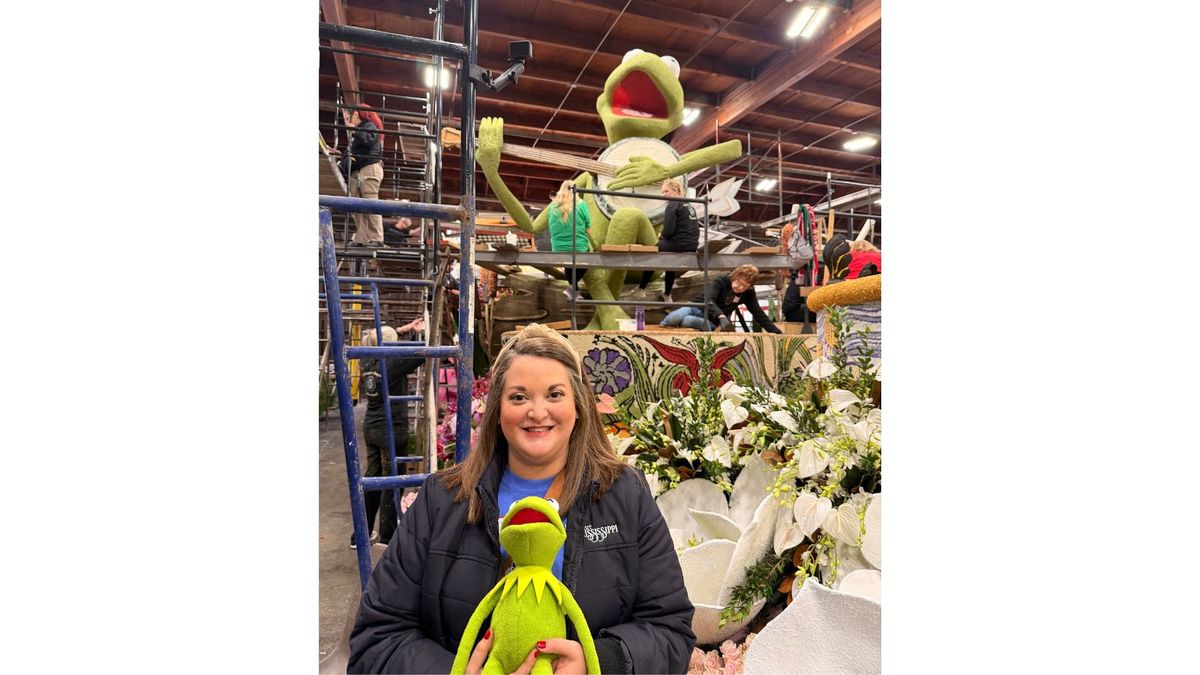 Natchez's Jennie Guido helps bring Mississippi float starring Kermit t...