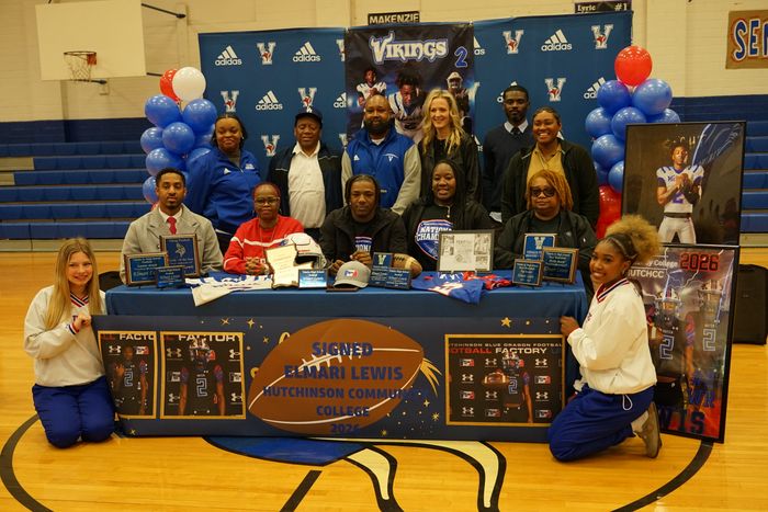 Vidalia High senior football athlete Elmari "Juice" Lewis signs with H...