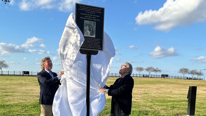 Natchez honors Krouse family 30 years after bluff land gift that resha...