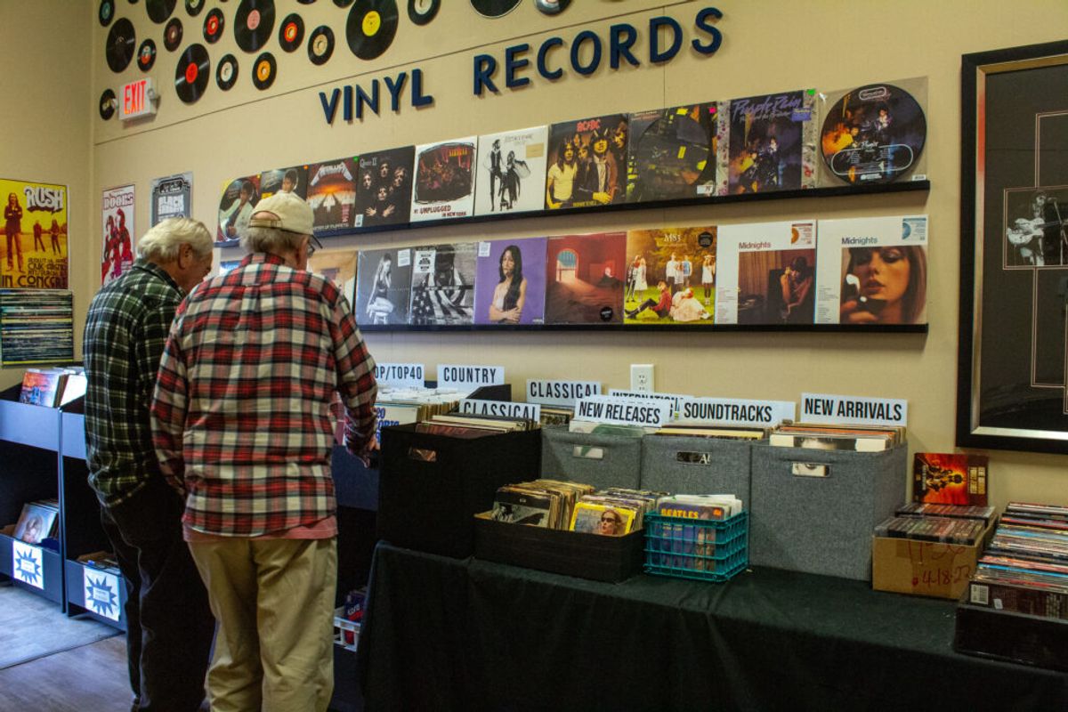 Four Oaks storefront has Old Records off the Shelf