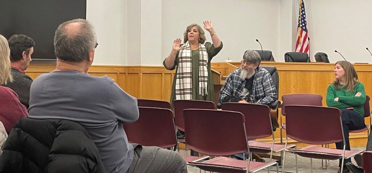 Sparse crowd weighs in on downtown