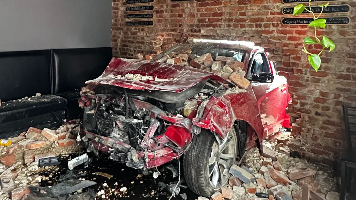 Car veers off Main Street, strikes Vinson’s Pub