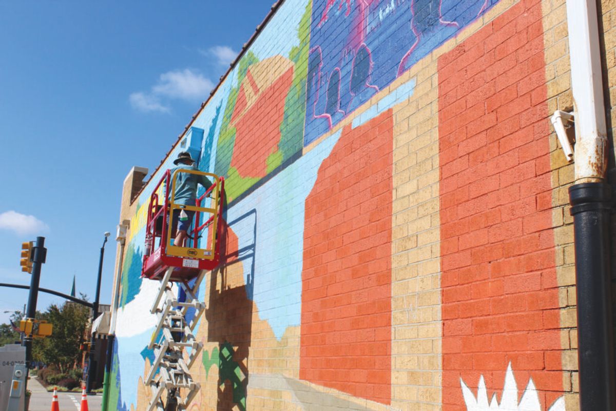 Artist finds his niche in murals
