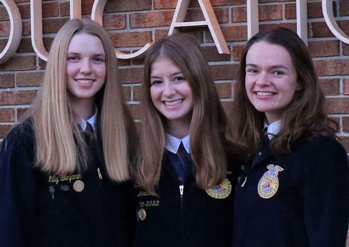 School board salutes FFA students