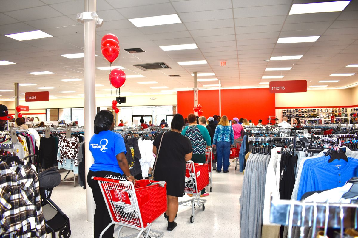 Bealls Outlet draws crowd at opening
