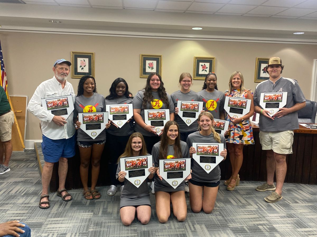 City Council awards Dixie Debs and approves golf cart ordinance