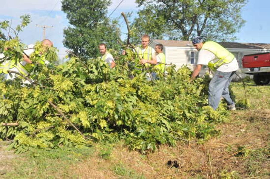 Inmates help Bronson clean up after storm