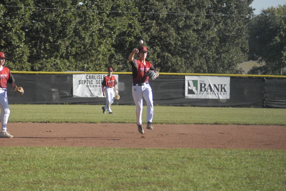 Meadow Heights baseball earns home win