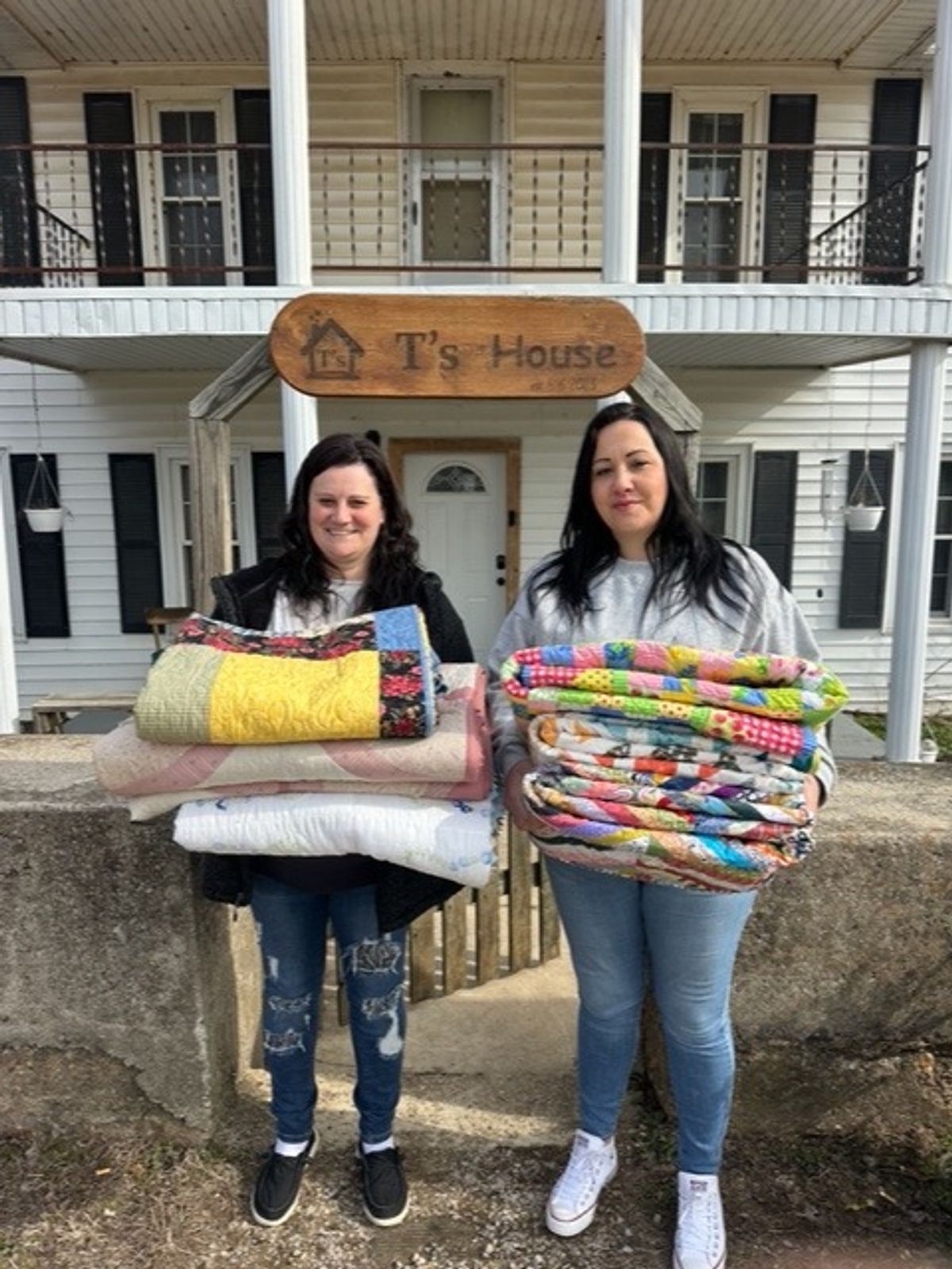 Group donates quilts to Patton business