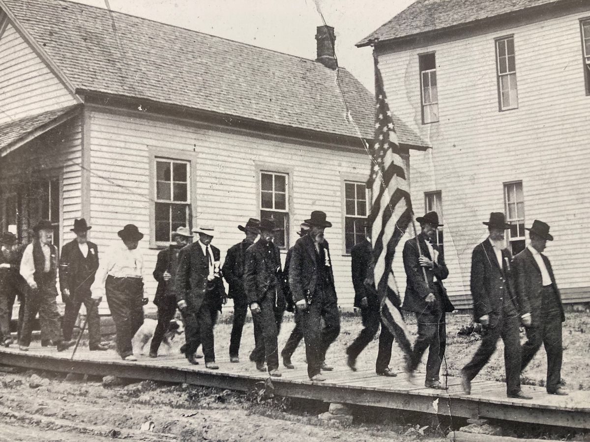 Pictures of the Past: 1891 — Grand Army of the Republic marches in Zal...