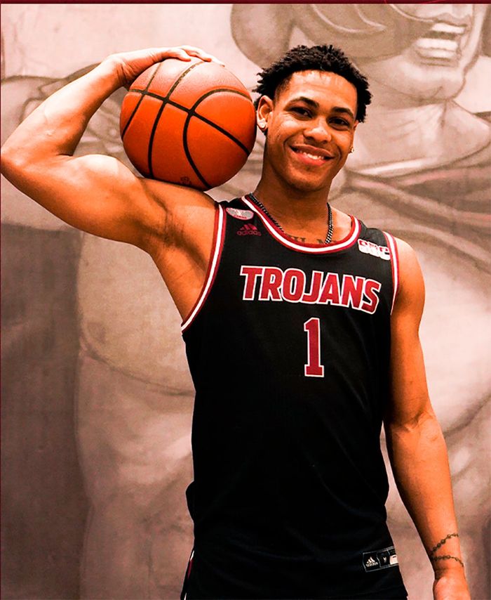 Troy Basketball signs Canadian basketball player