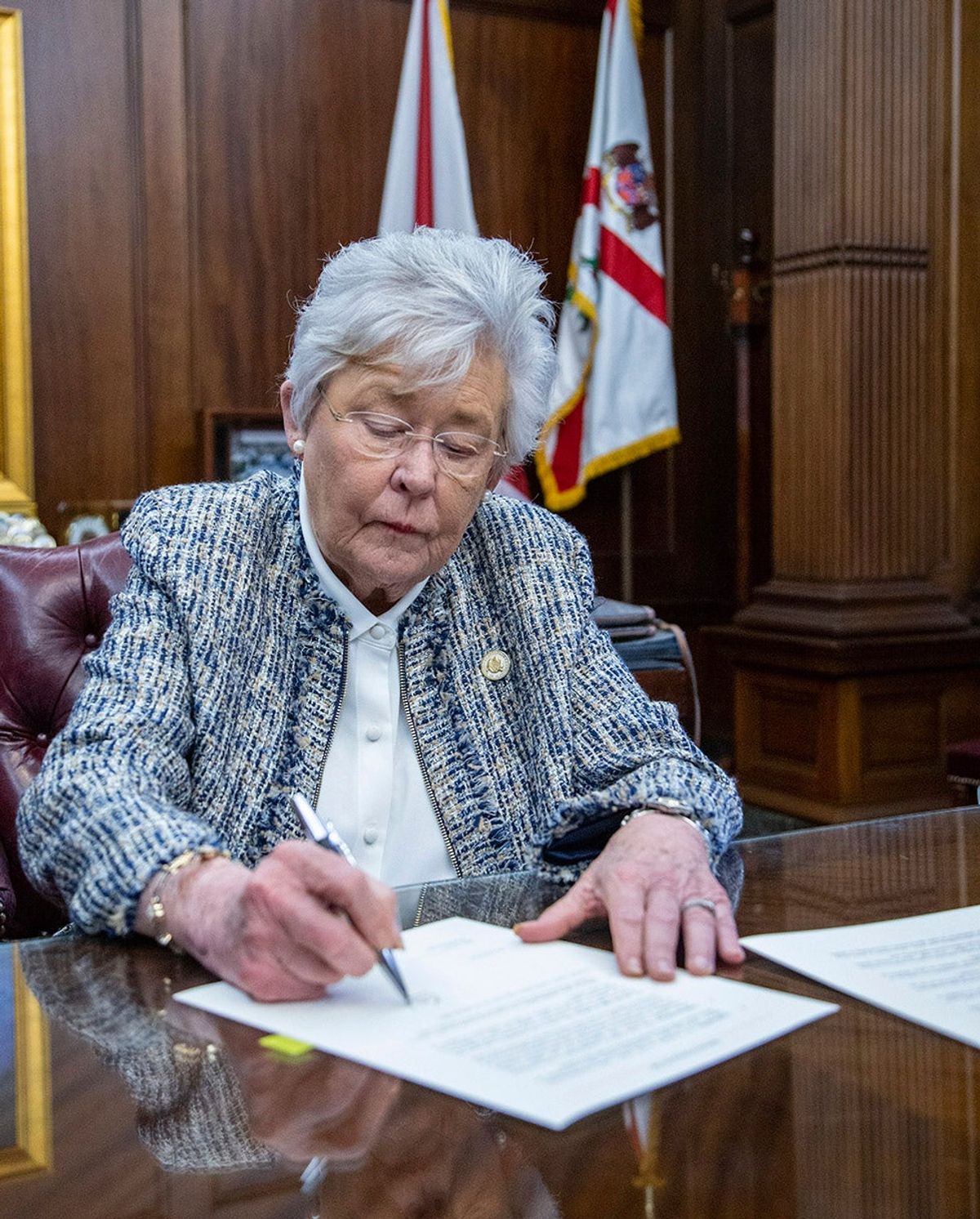 Gov. Ivey signs public records request executive order
