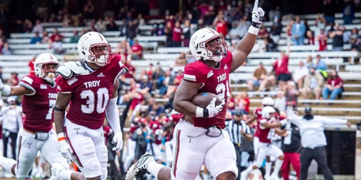 Former Troy star Shakel Brown signs with Birmingham Stallion...