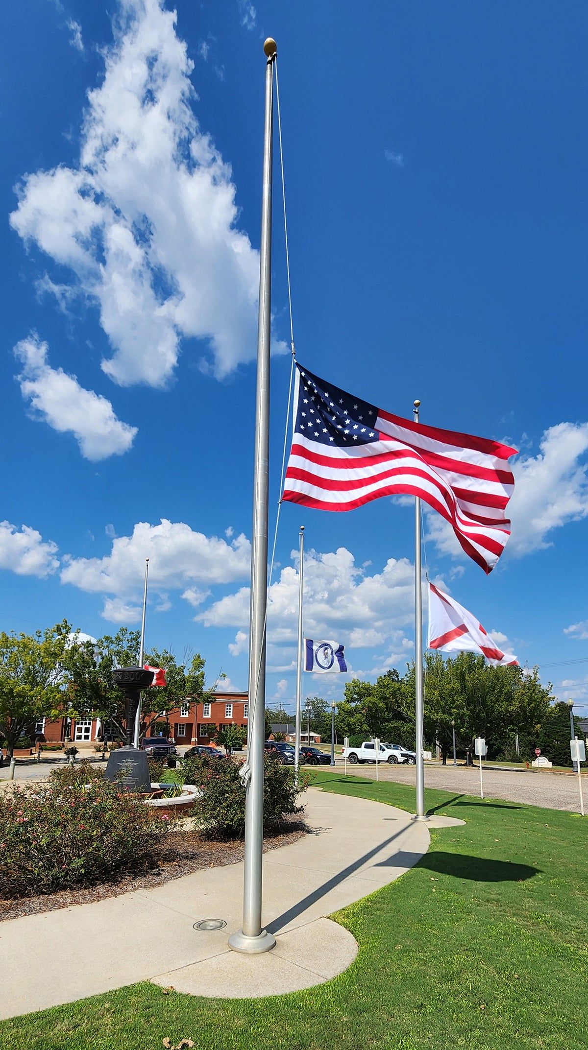Gov. Ivey authorizes flag lowered for fallen soldiers