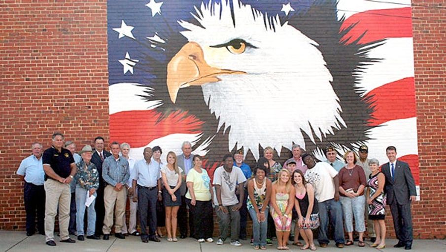 Students share patriotism in mural