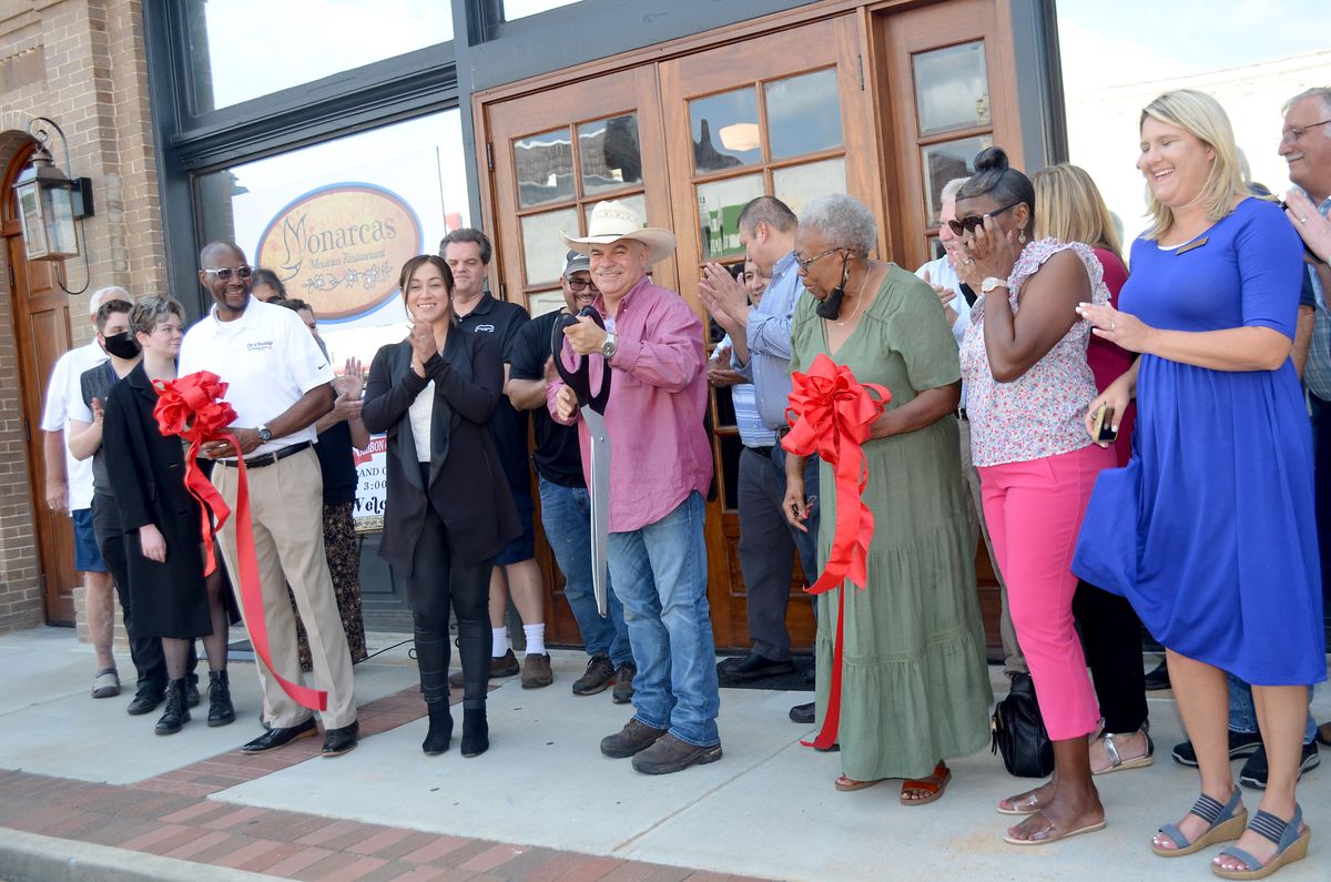 Monarcas officially opens in Brudidge