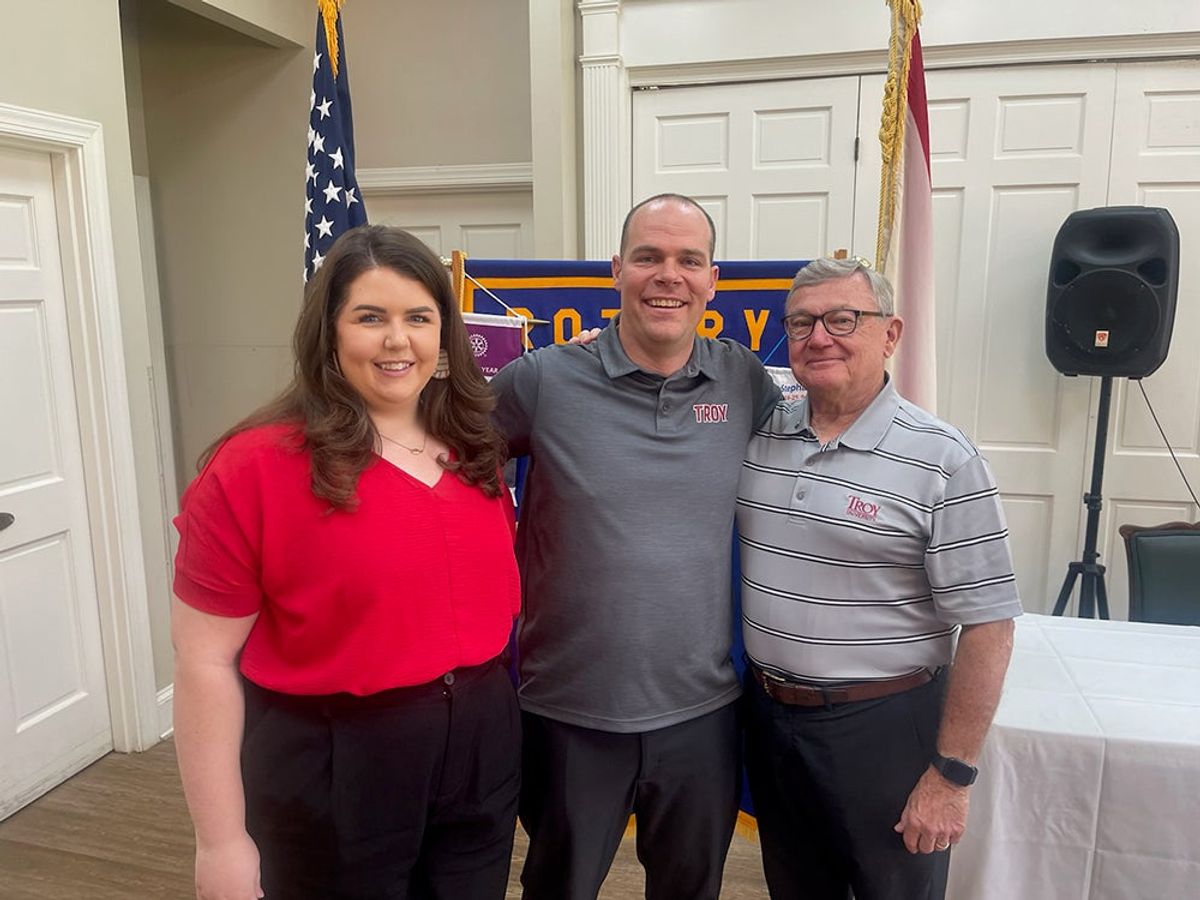 Lauer speaks to Troy Rotary Club