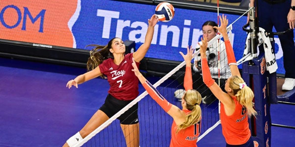 Troy Volleyball competes at Western Kentucky tournament