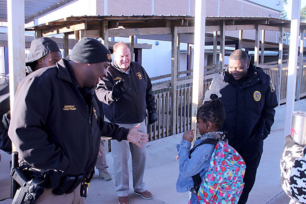 Sheriff's Office gives High Fives at PCES