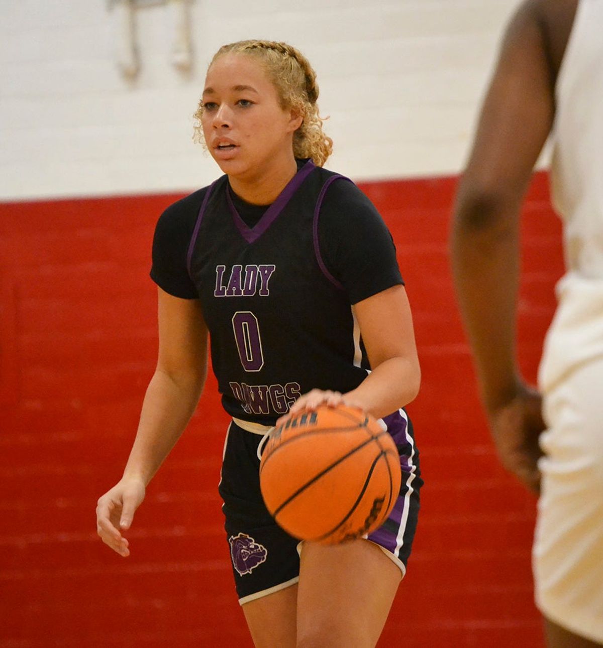 Lady Dawgs advance to second round of Dothan tournament