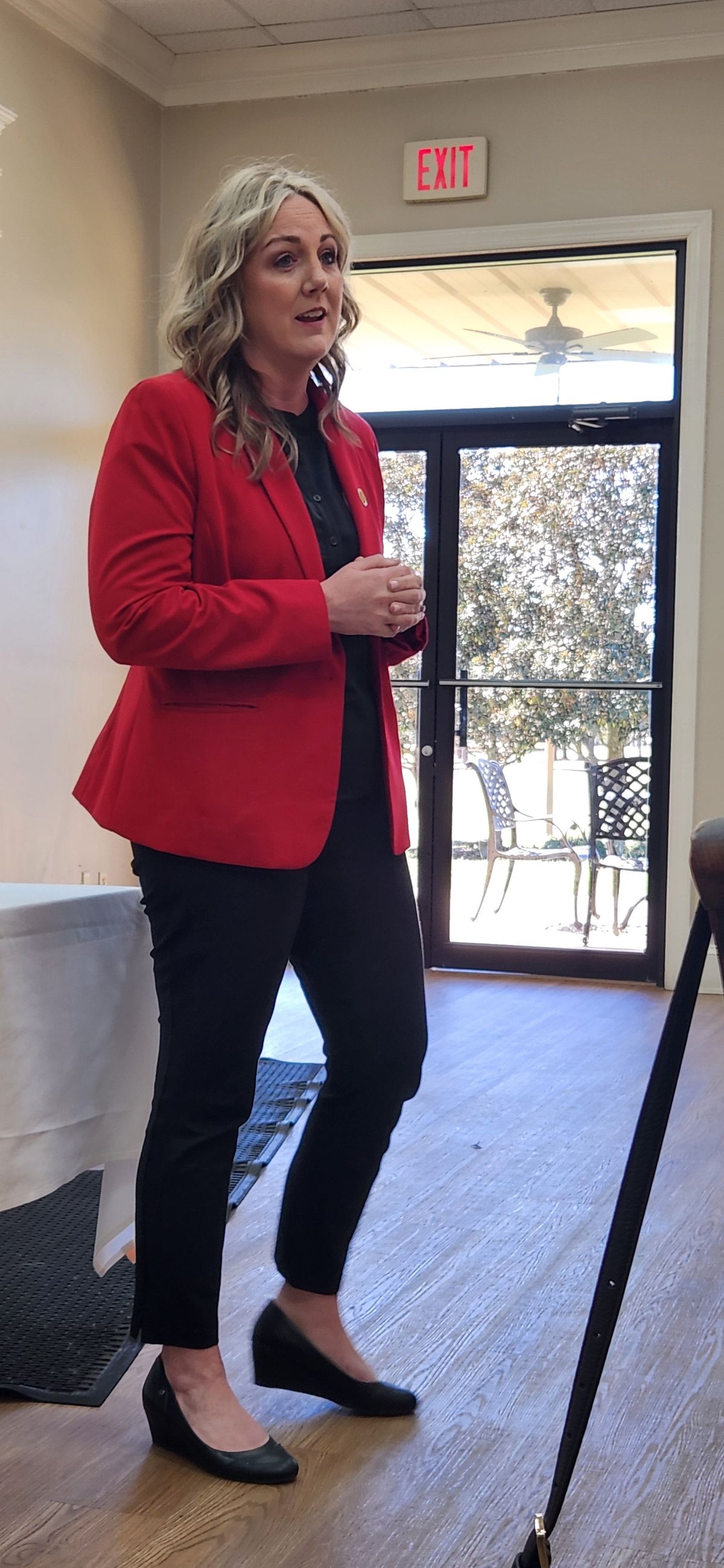 Casey tells GOP women she's a career prosecutor