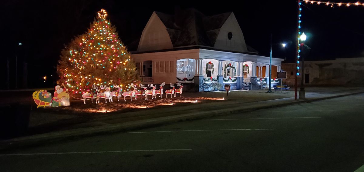 Brundidge continues tradition of downtown lights for holidays