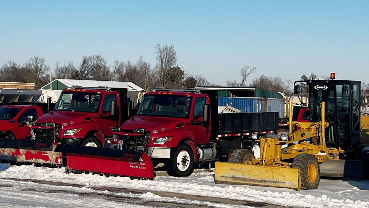 City workers and neighbors team up as Dexter clears streets and drivew...