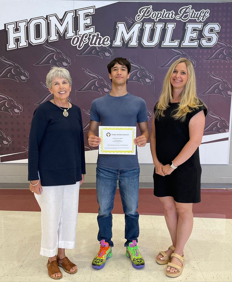 Class of 1973 Scholarship awarded to Poplar Bluff High Schoo...