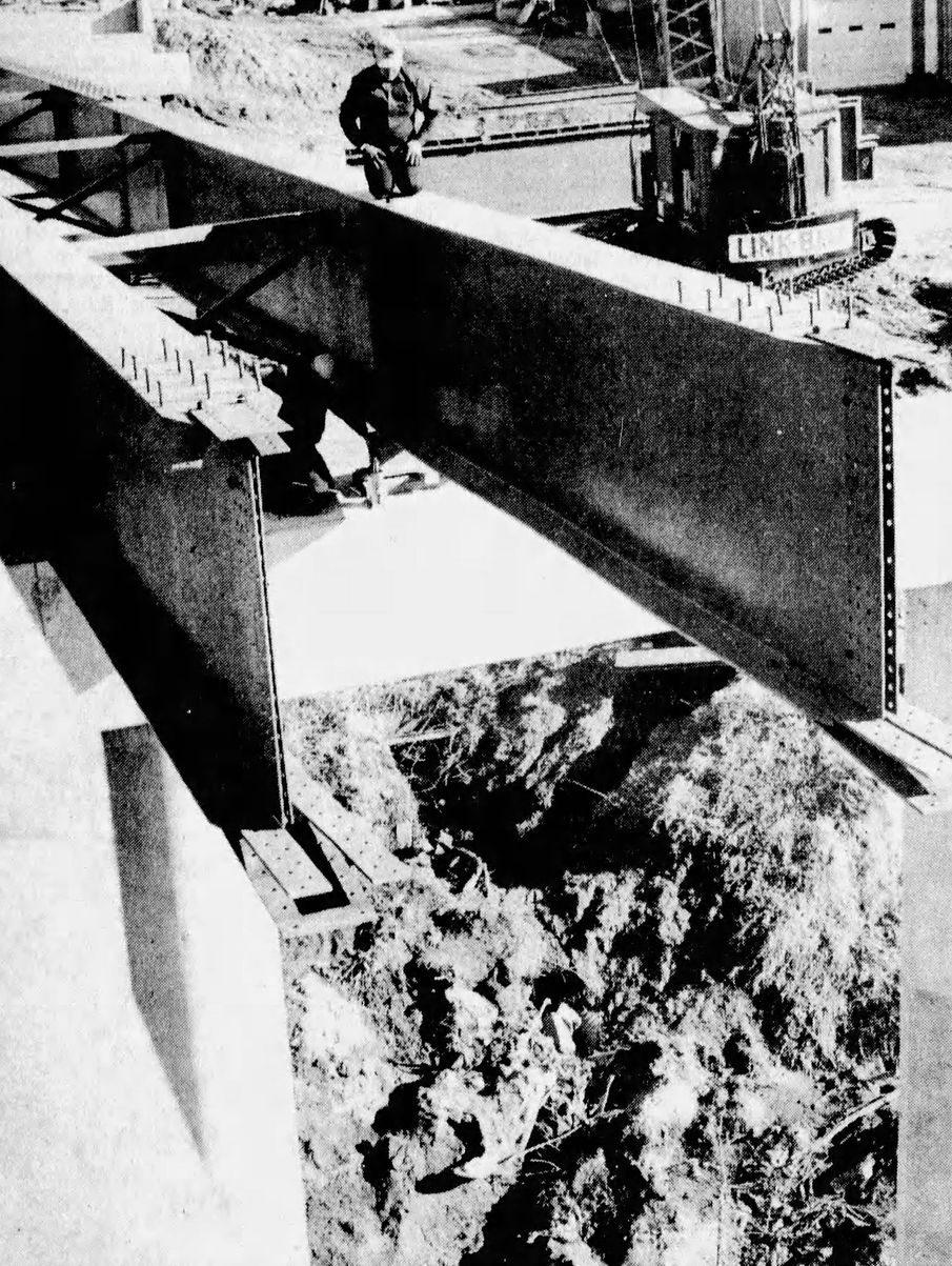 1926: Telephone and radio send mixed signals