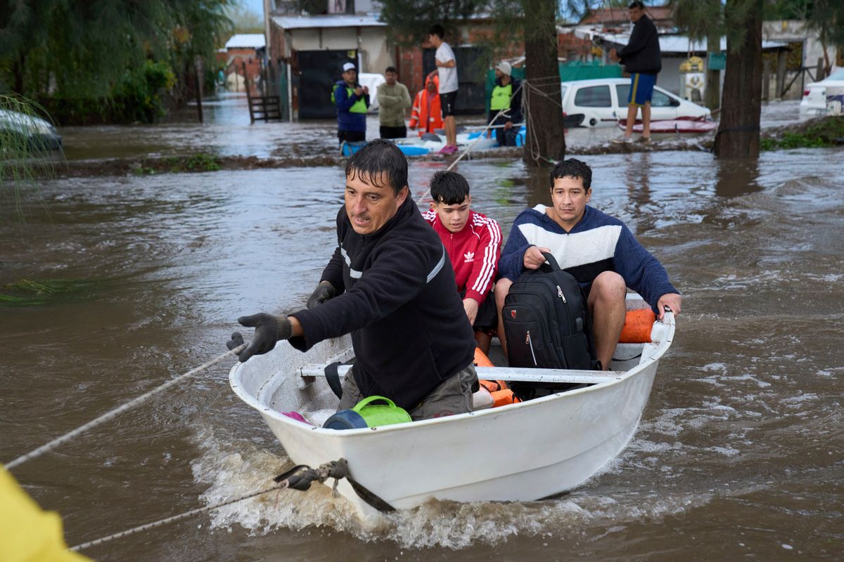 AP PHOTOS: Heavy rainfall floods Argentine highways, forces ...