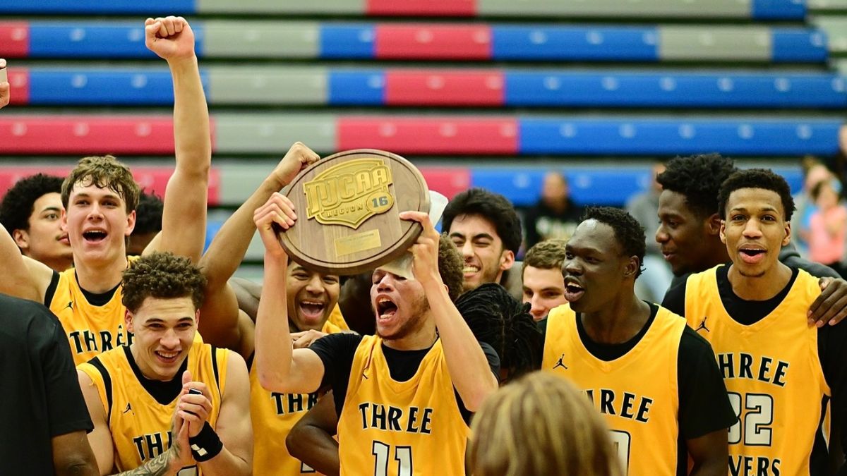 Raiders win first region title since 2017