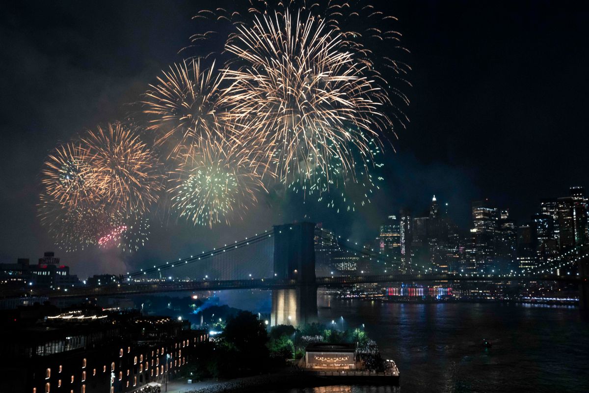 Photos of spectacular fireworks light up American skies on the Fourth ...