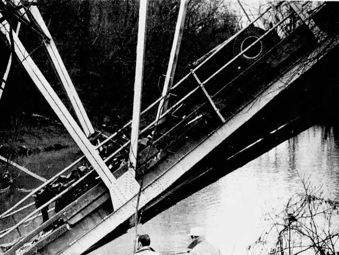 1975: Bridge collapse creates bustling side business at Fisk