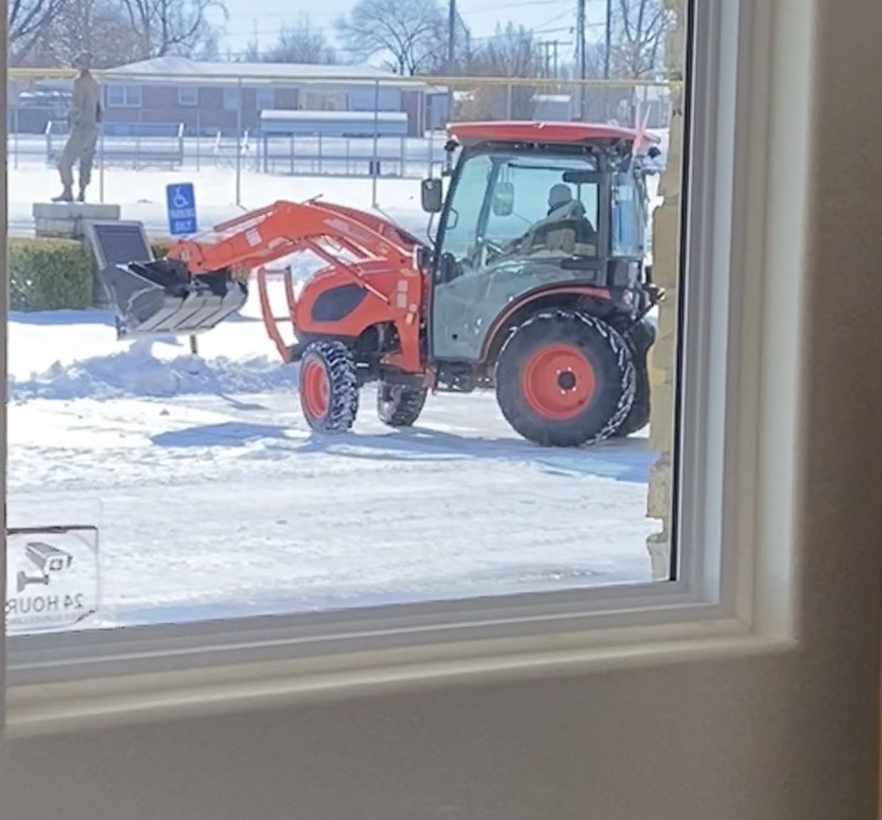 City workers and neighbors team up as Dexter clears streets and drivew...